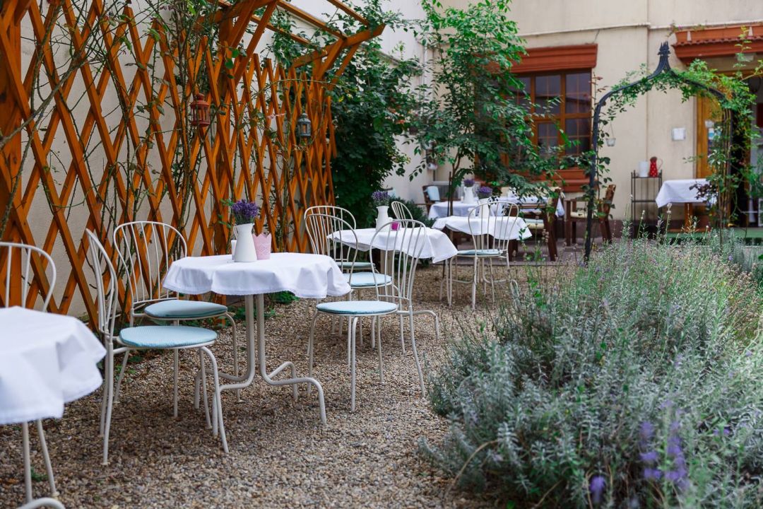 Mosafir, București - Rezervă o masă online - Restaurant din Moșilor.