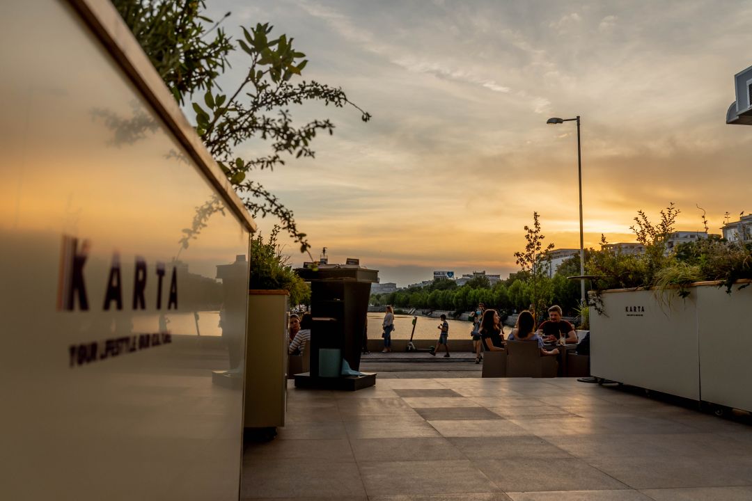 Amethyst Sky Bar & Rooftop, București - Rezervă o masă online ...