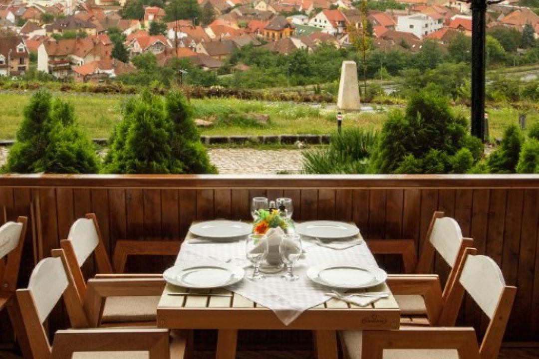 Laurus Restaurant, Oradea - Rezervă o masă online - Restaurant din Oradea.