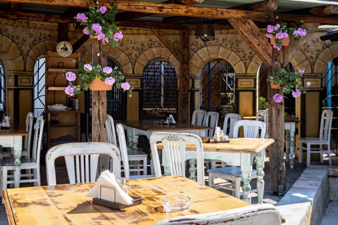 The Blooms, Oradea - Rezervă o masă online - Restaurant din Oradea.