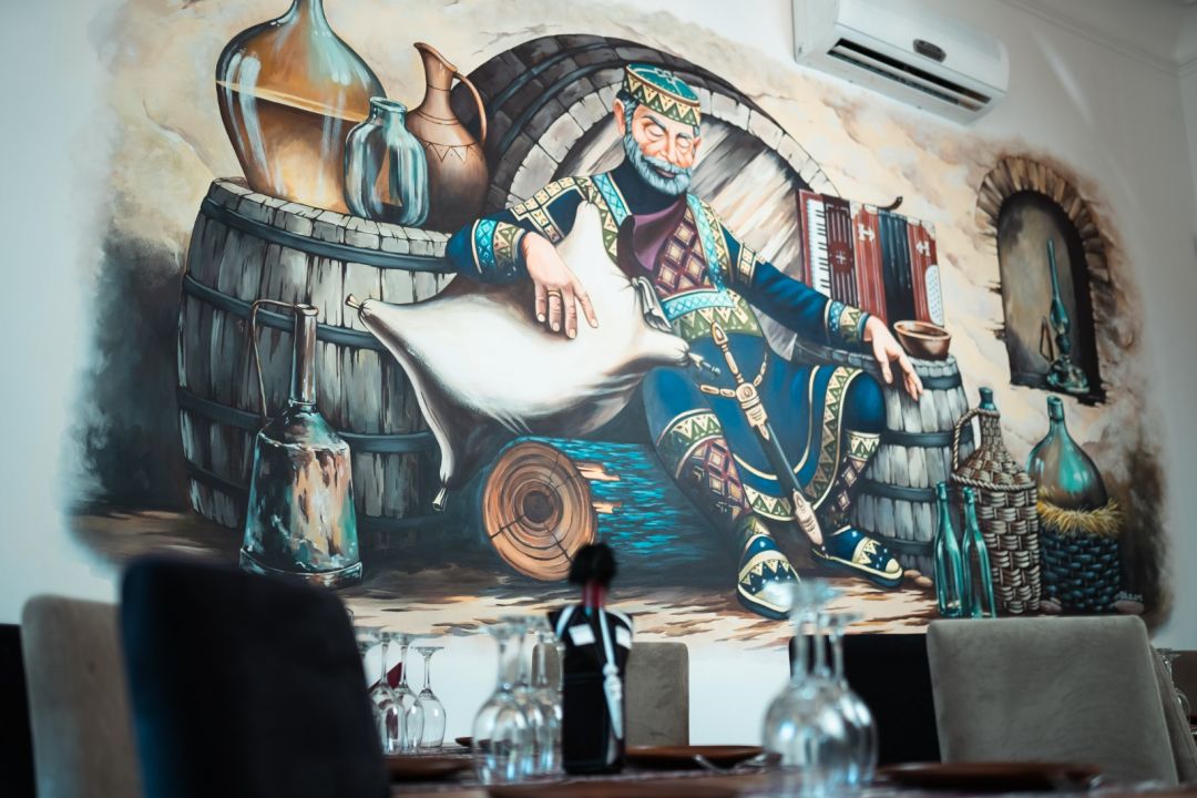 Balls., București - Rezervă o masă online - Bistro din Moșilor.