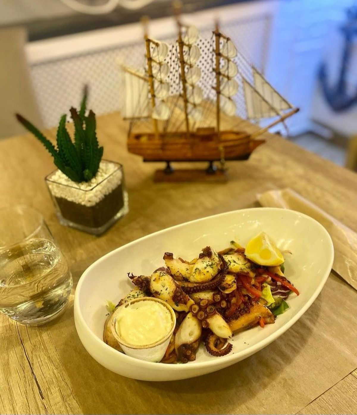 Juicy Crab Bucuresti, București - Rezervă o masă online - Restaurant ...