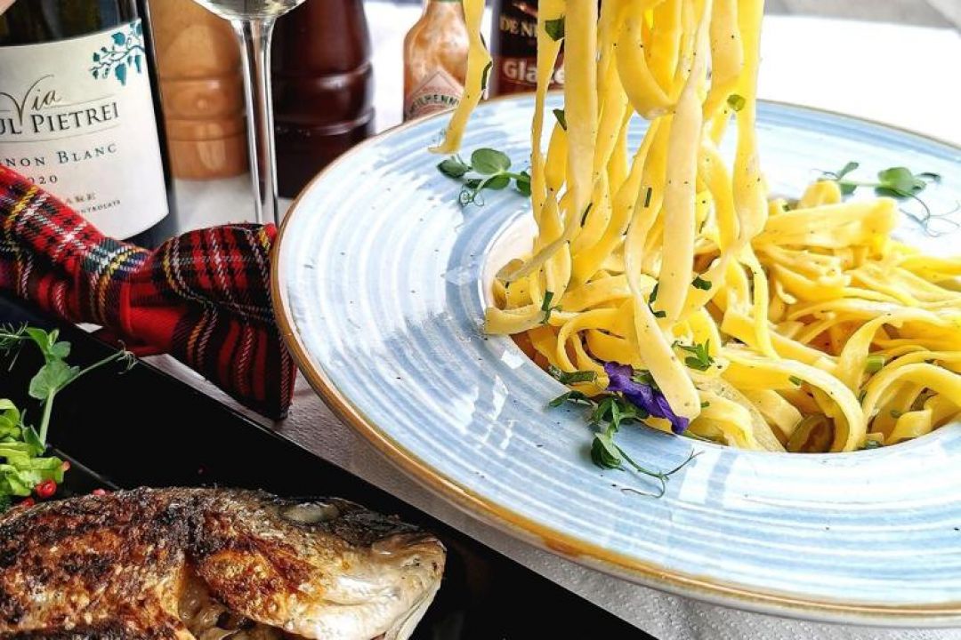 Sera Eden, București - Rezervă o masă online - Restaurant din Piața Romană.