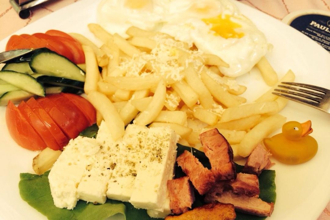 La Cave, București - Rezervă o masă online - Restaurant din Militari.